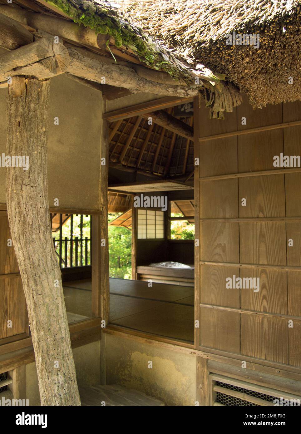 Templo zen interior hi-res stock photography and images - Alamy