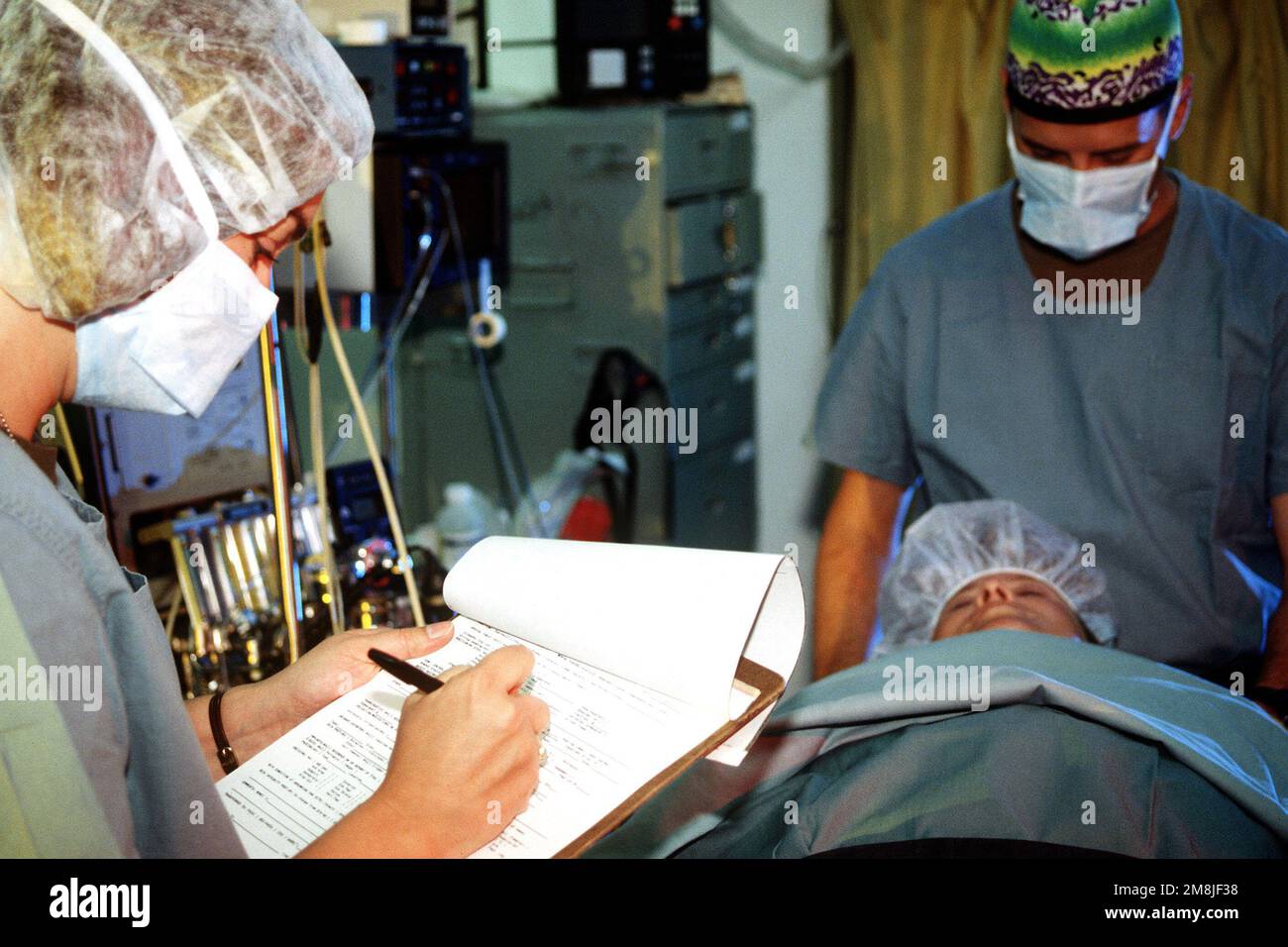 Circulating nurse hi-res stock photography and images - Alamy