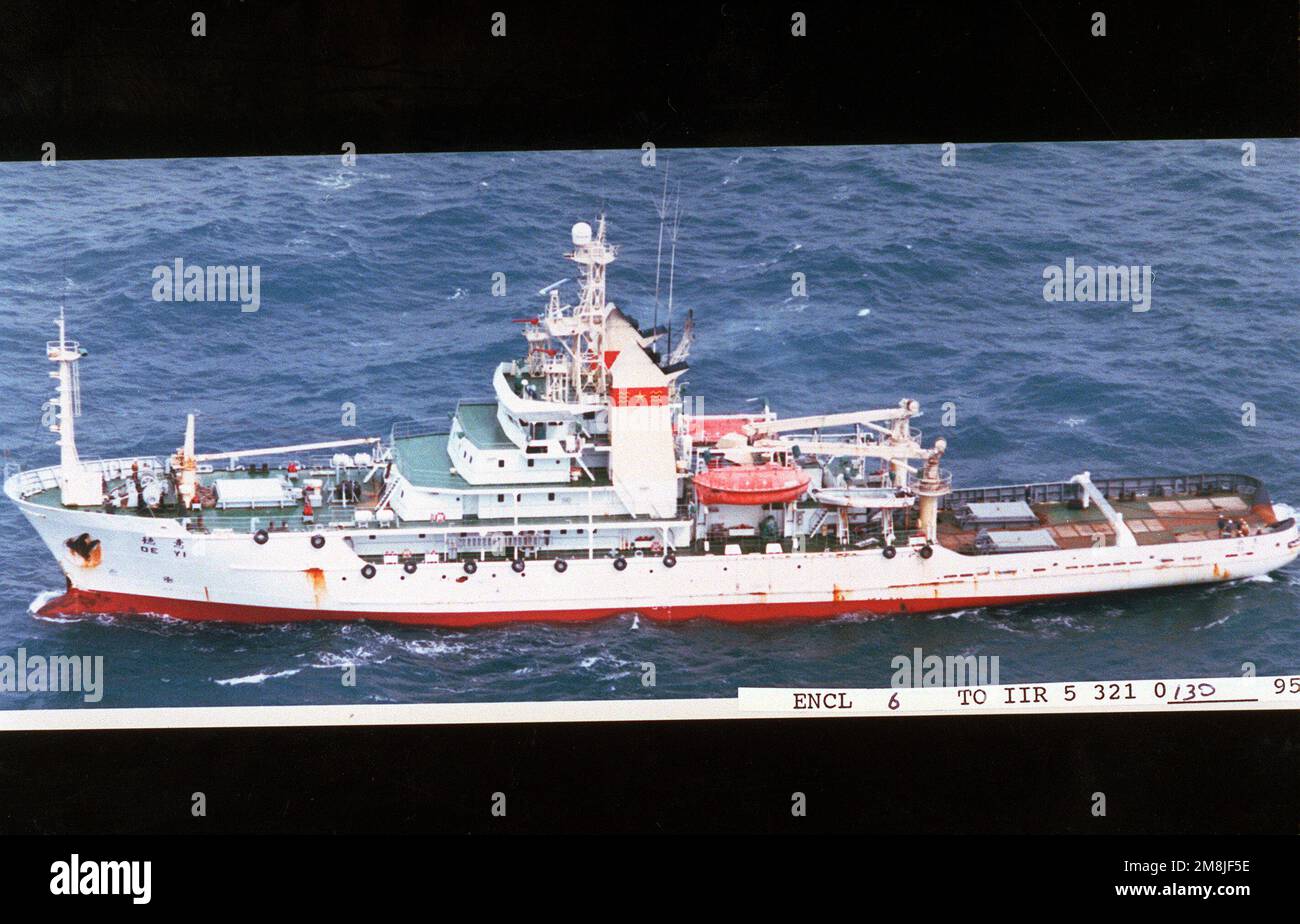 A port side view of the Chinese salvage and rescue tug DE YI underway ...
