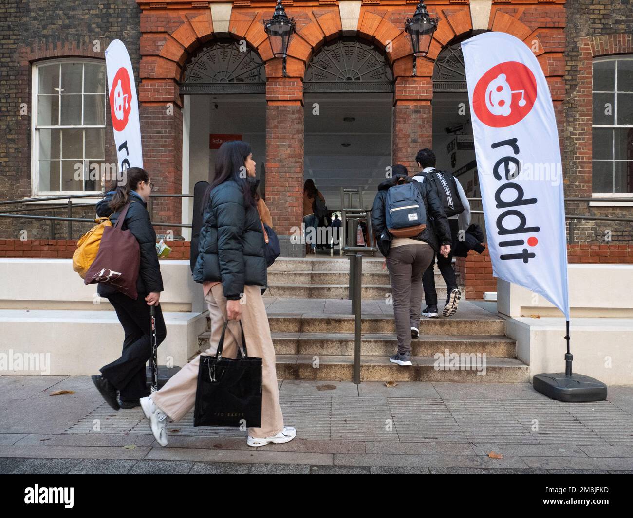 Reddit stand at Kings College London, Shepherds house Guys Campus Stock ...