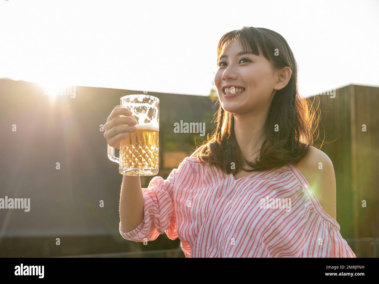Women with drink hi-res stock photography and images - Alamy