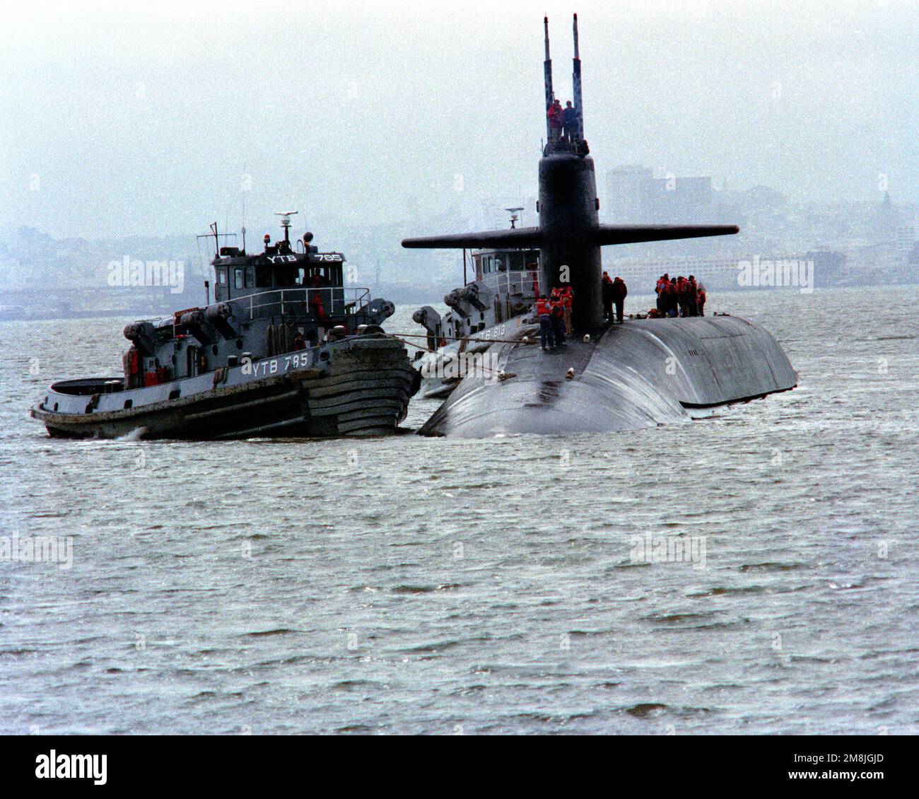 A bow view of the nuclear-powered ballistic missile submarine USS ...