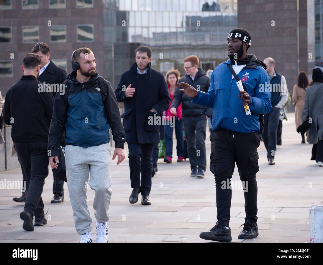 Street workers hi-res stock photography and images - Alamy
