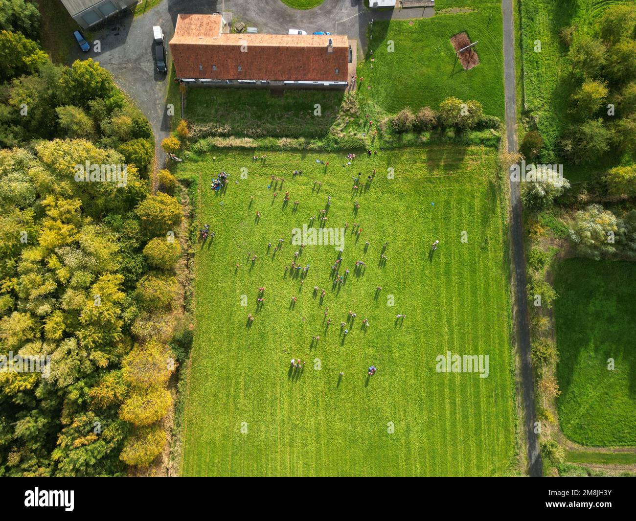 Kids playing in field hi-res stock photography and images - Alamy