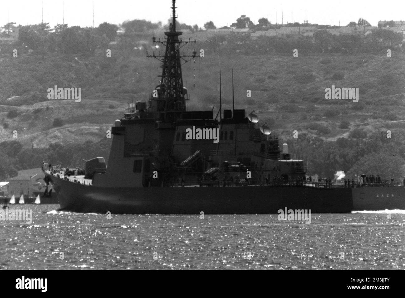 A port quarter view of the Japanese Maritime Self Defense Force (JMSDF ...