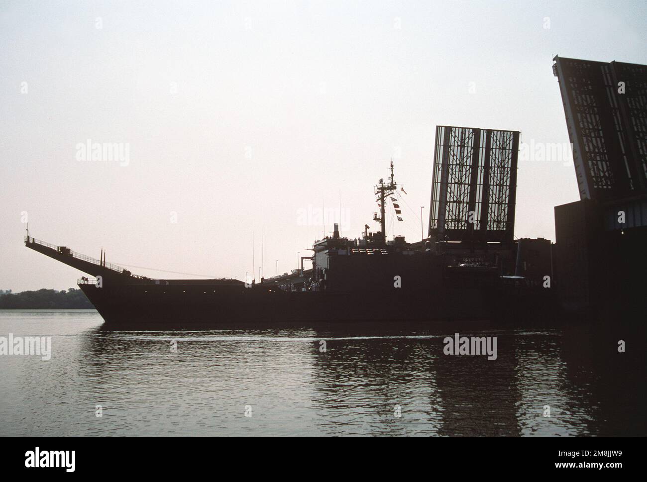 The tank landing ship USS FAIRFAX COUNTY (LST-1193) passes through the ...