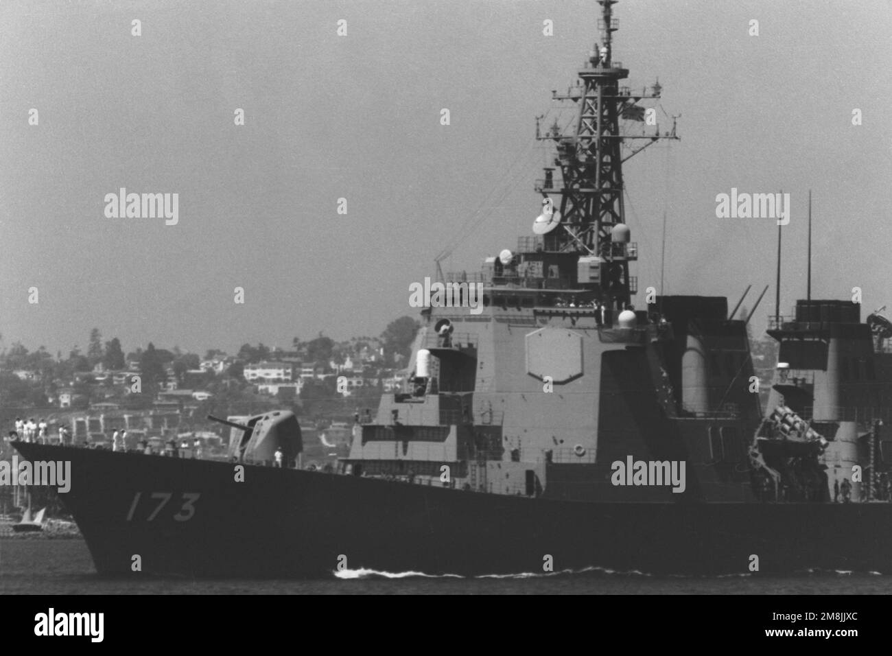 A port bow view of the fore section of the Japanese Maritime Self Defense Force (JMSDF) guided ...