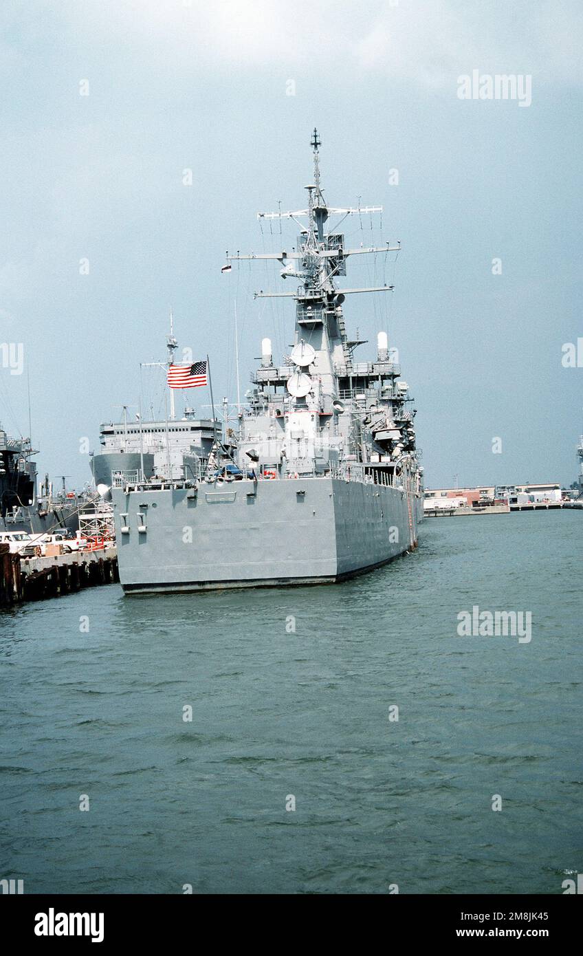 A stern view of the nuclear-powered guided missile cruiser USS ...