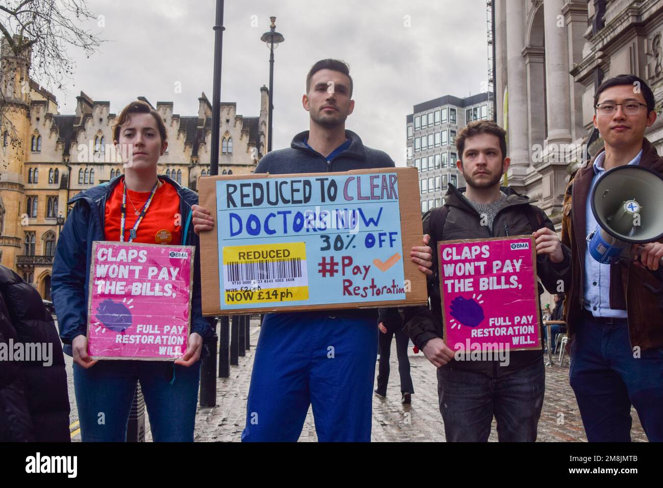 London, UK. 14th Jan, 2023. Junior doctors hold placards demanding full ...