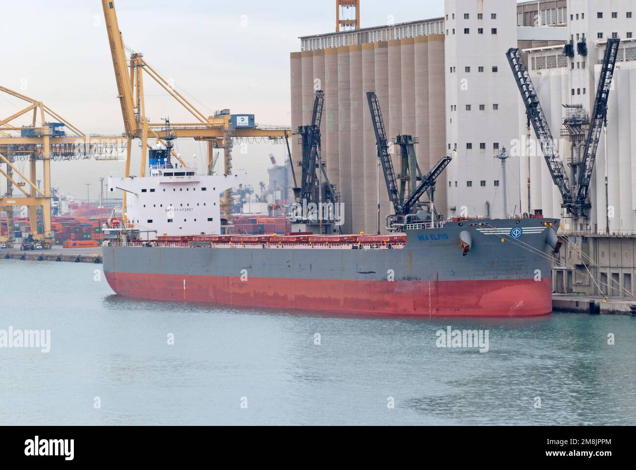 Dock crane next bulk hi-res stock photography and images - Alamy