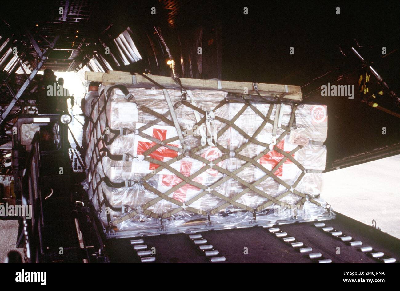 A C-5 from the 105th Air Guard, Stewart ANG Base, NY, off loads ...