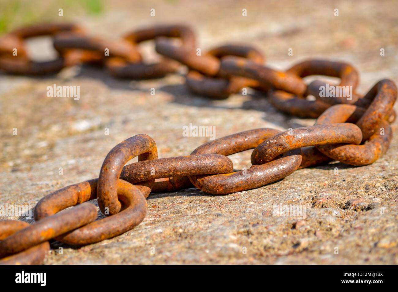 chain concrete rust Stock Photo - Alamy