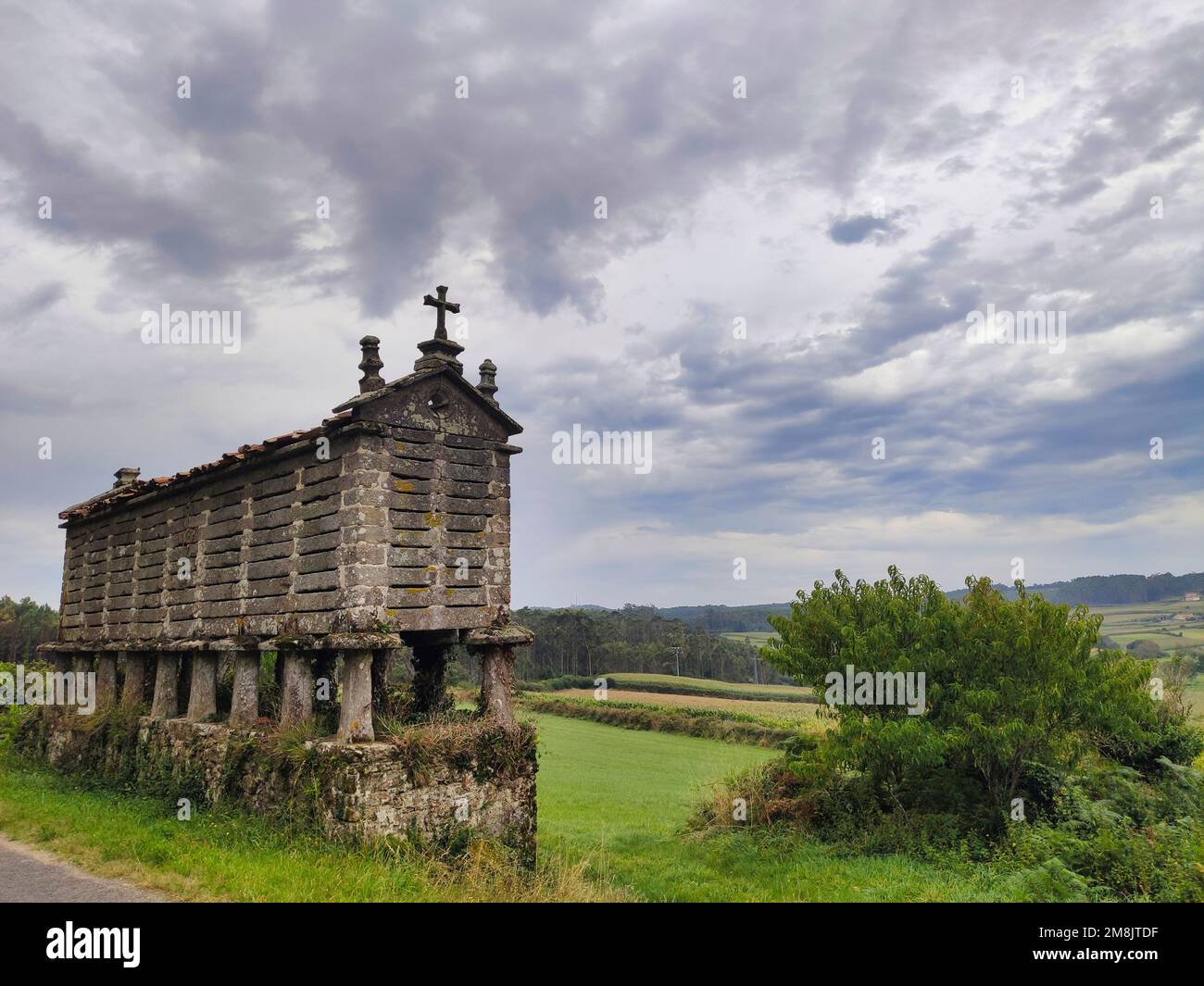 Horreo medieval hi-res stock photography and images - Alamy