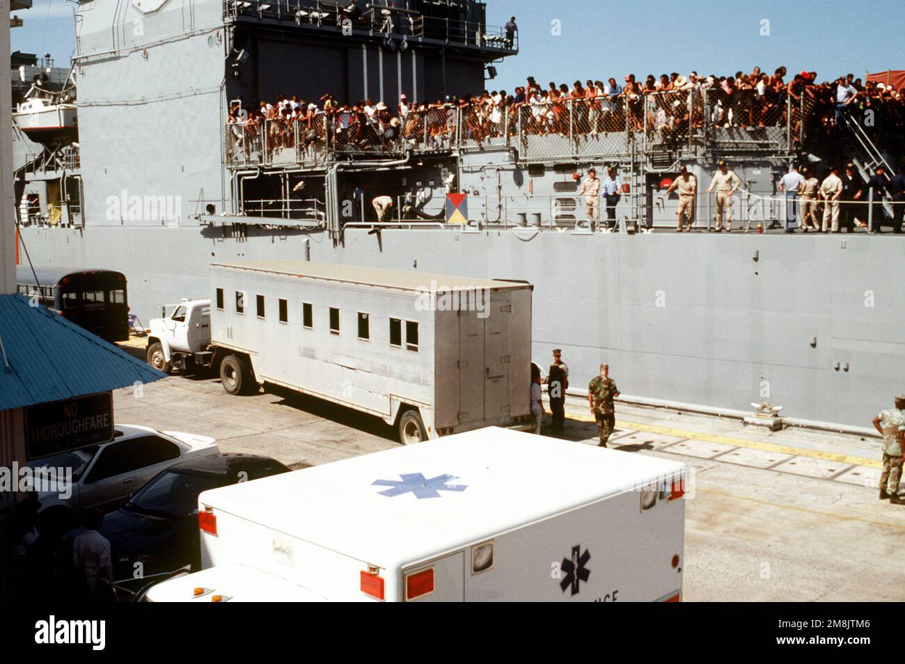 More than 600 Cubans on board the USS VICKSBURG (CG-69) arrive at ...