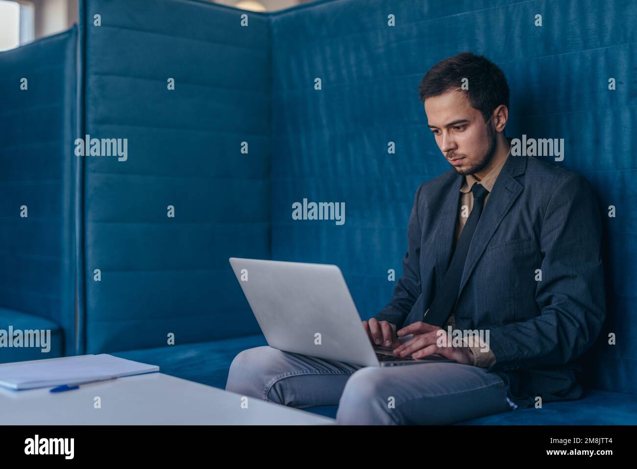 Businessman works in cubicle at corporate business Stock Photo - Alamy