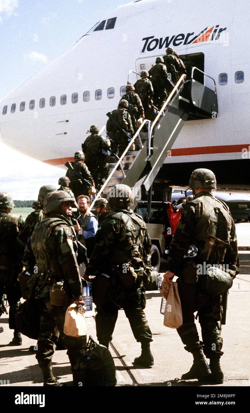 Troops load onto Tower Air, a chartered 747.(Exact date unknown ...