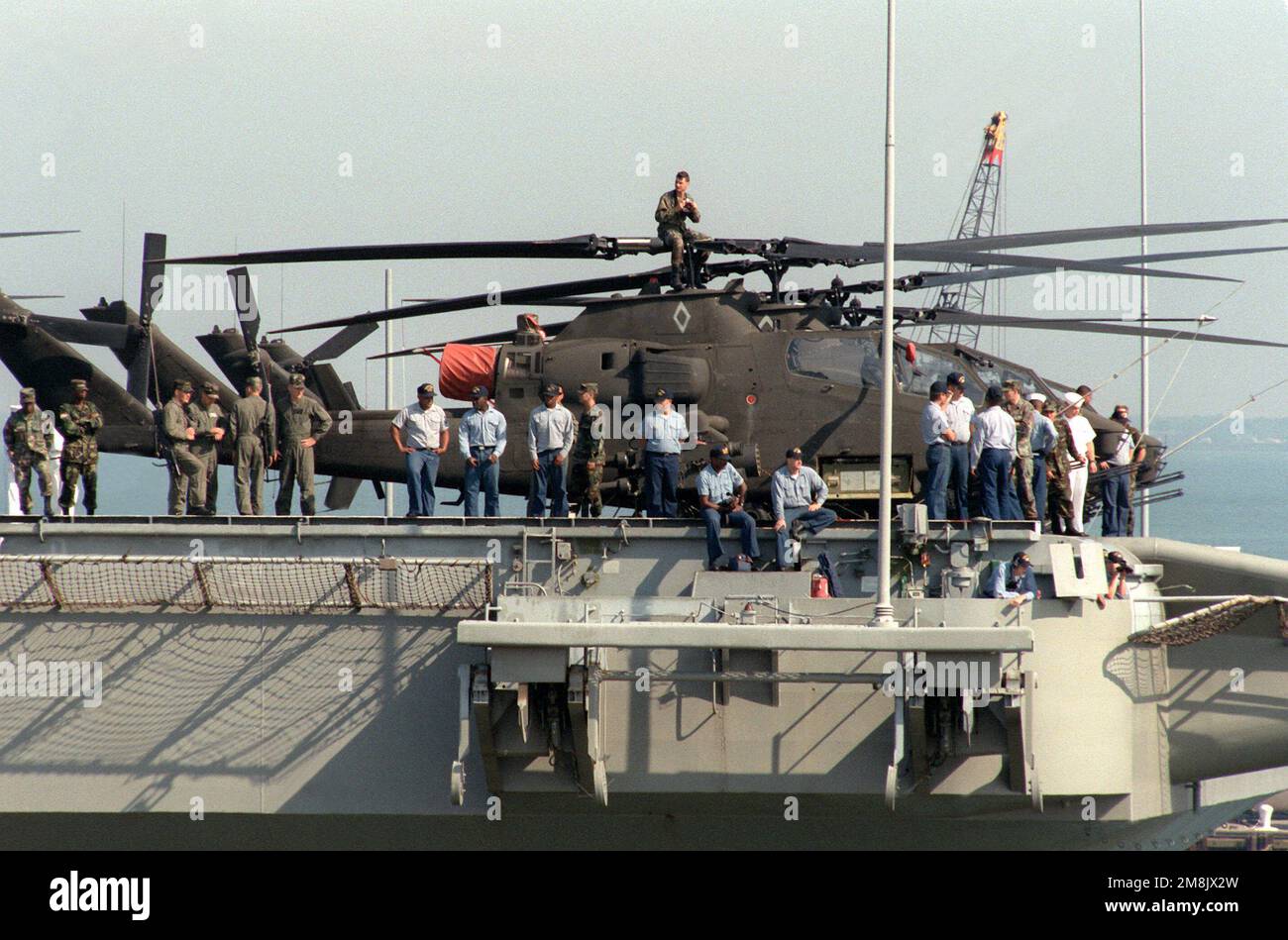 Ah 1t aircraft carrier hi-res stock photography and images - Alamy