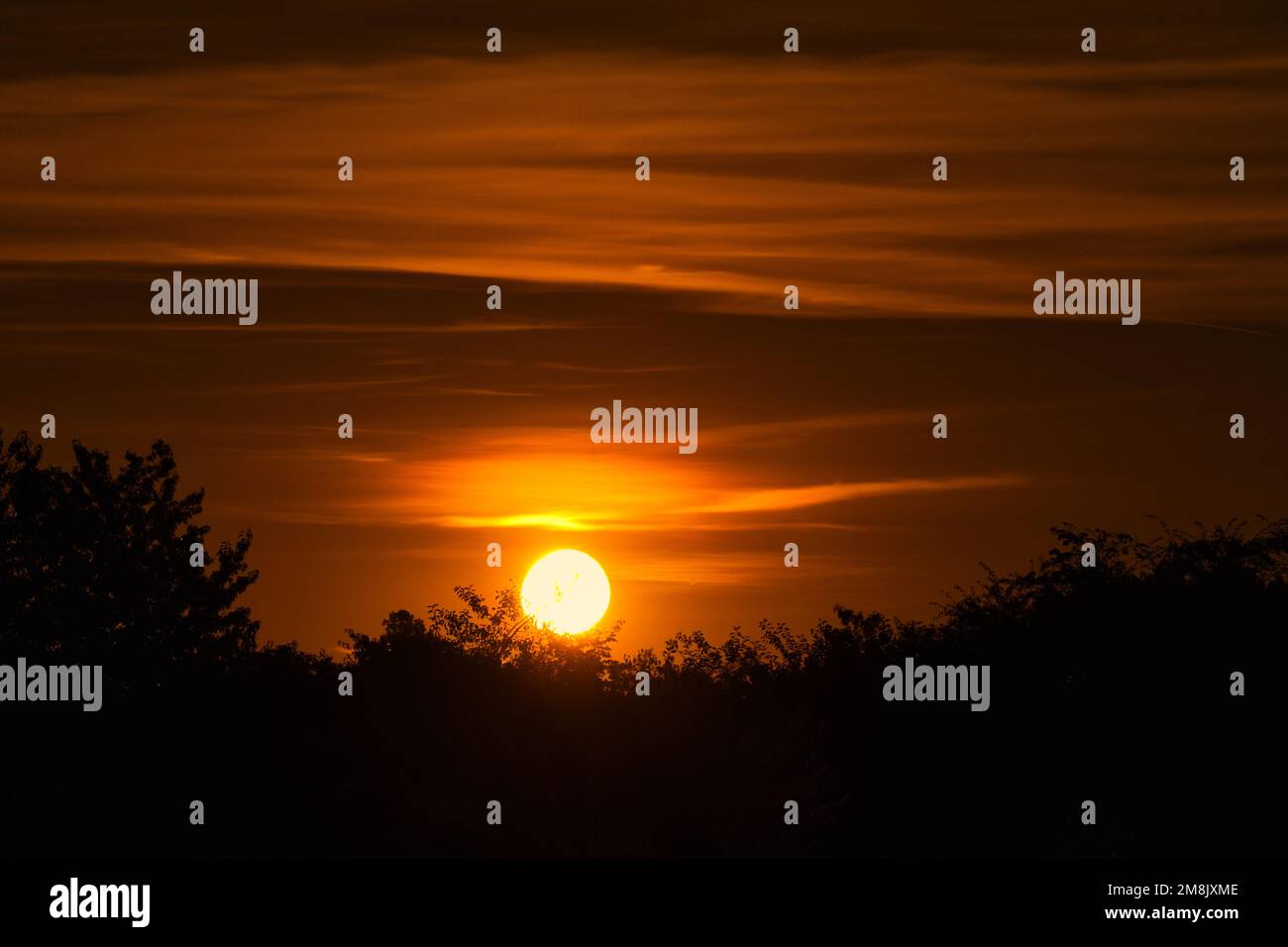 Moonrise silhouette hi-res stock photography and images - Alamy