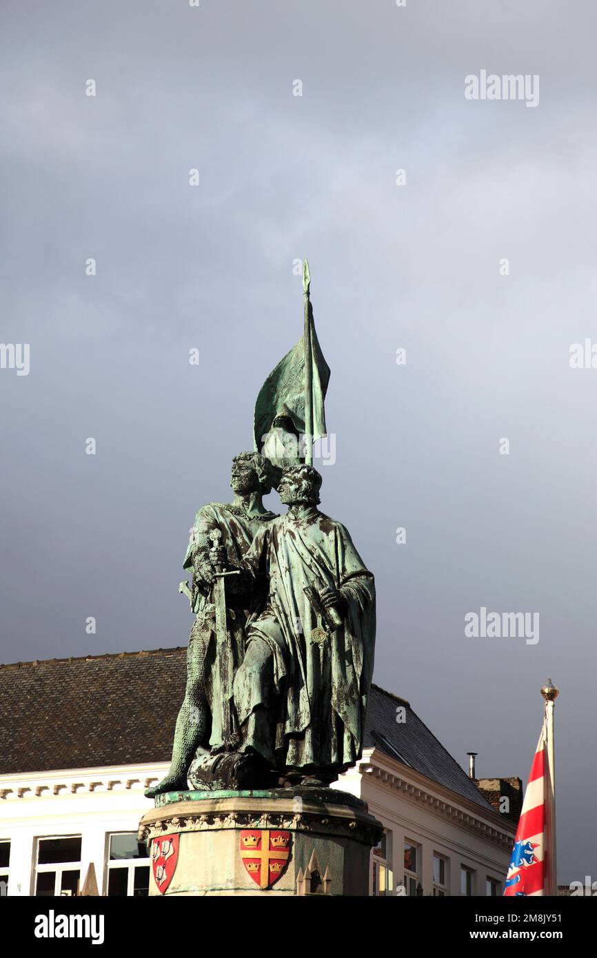 The Jan Breydel and Peter De Conik statue, Market Square, Bruges City ...