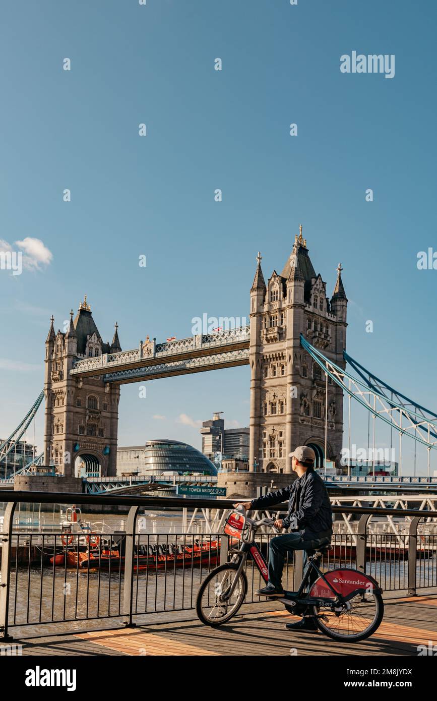Riverside promenade thames hi-res stock photography and images - Alamy