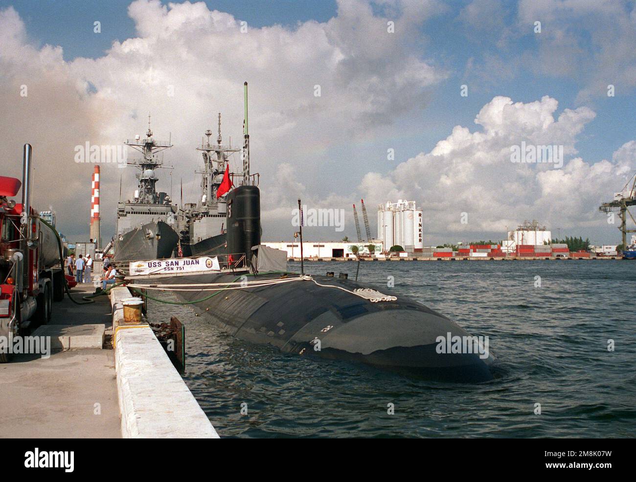 A starboard bow view of the nuclear-powered attack submarine USS SAN ...
