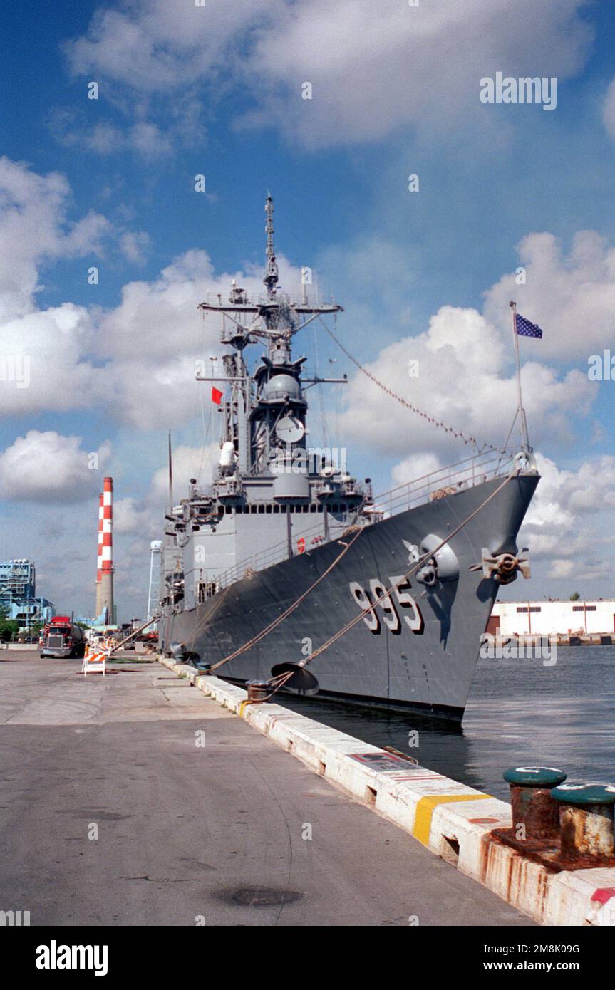 A starboard bow view of the guided missile destgroyer USS SCOTT (DDG ...