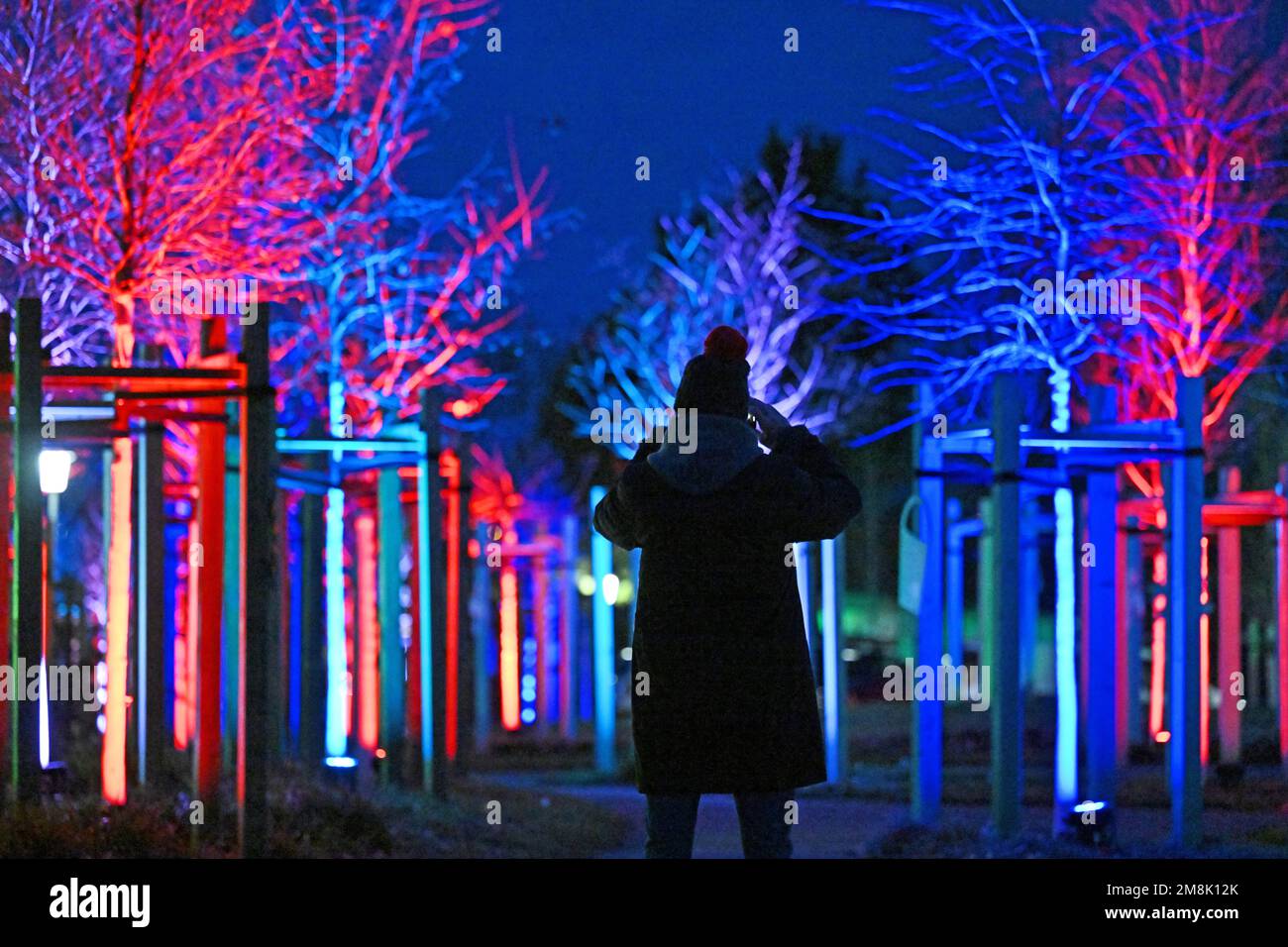 Erfurt, Germany. 14th Jan, 2023. A visitor takes a photo of an ...
