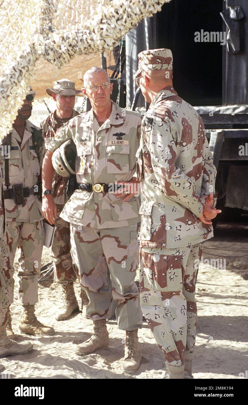 Kuwait soldier hi-res stock photography and images - Alamy