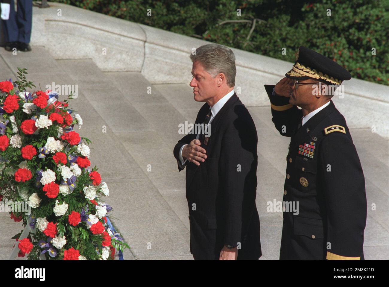 President William Jefferson Clinton and a U.S. Army Major General ...