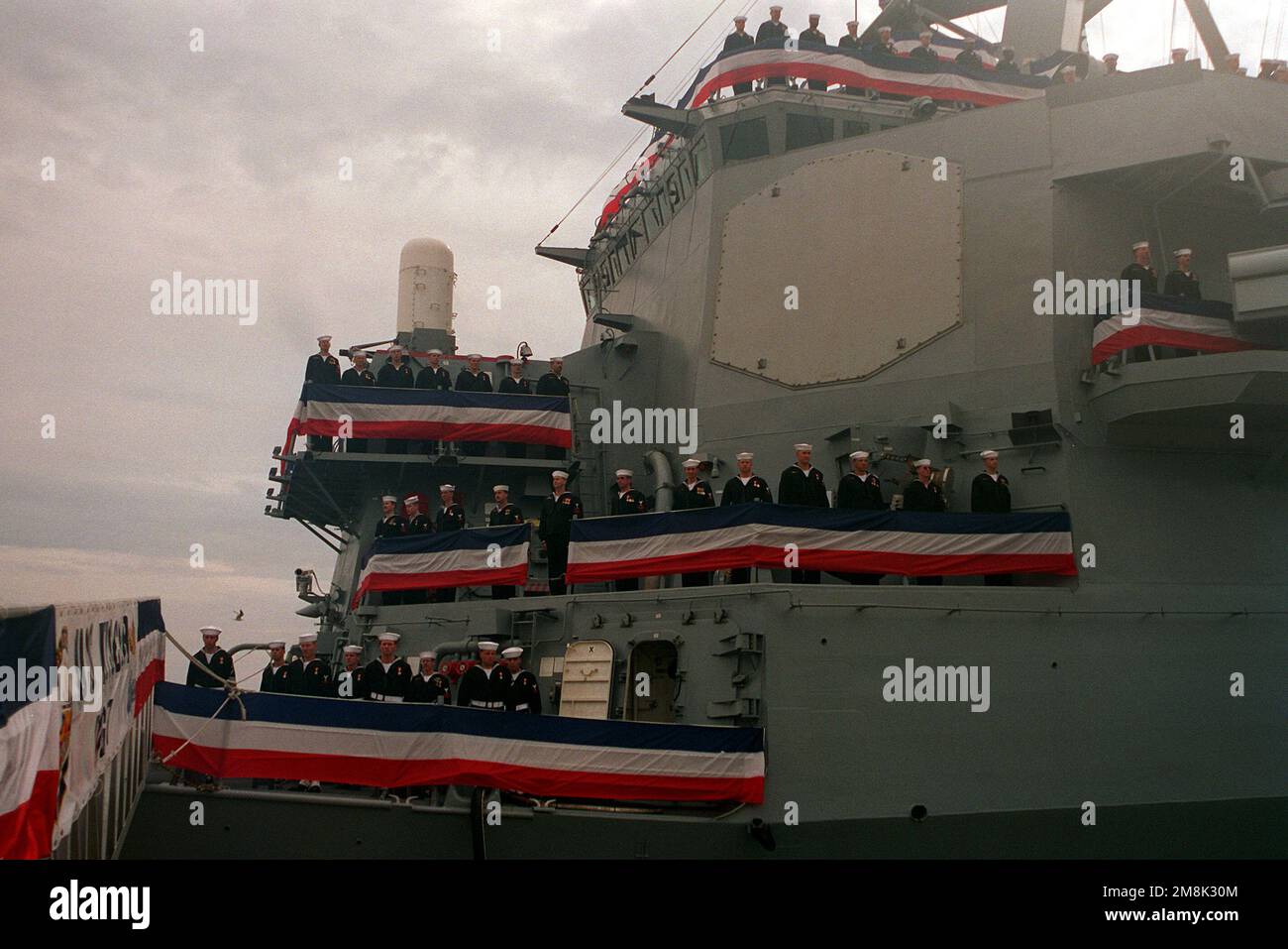 Crewmembers of the guided missile destroyer US Mitscher (DDG-57) man ...