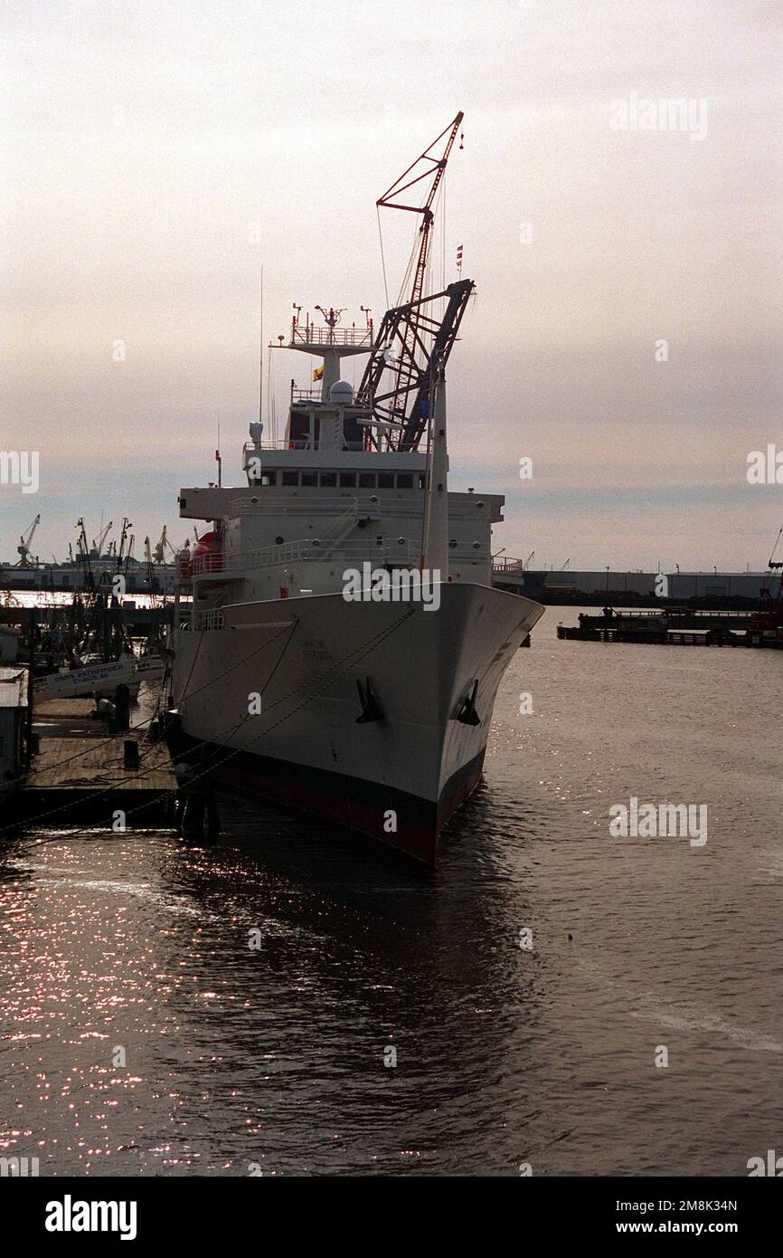 Usns pathfinder hi-res stock photography and images - Alamy