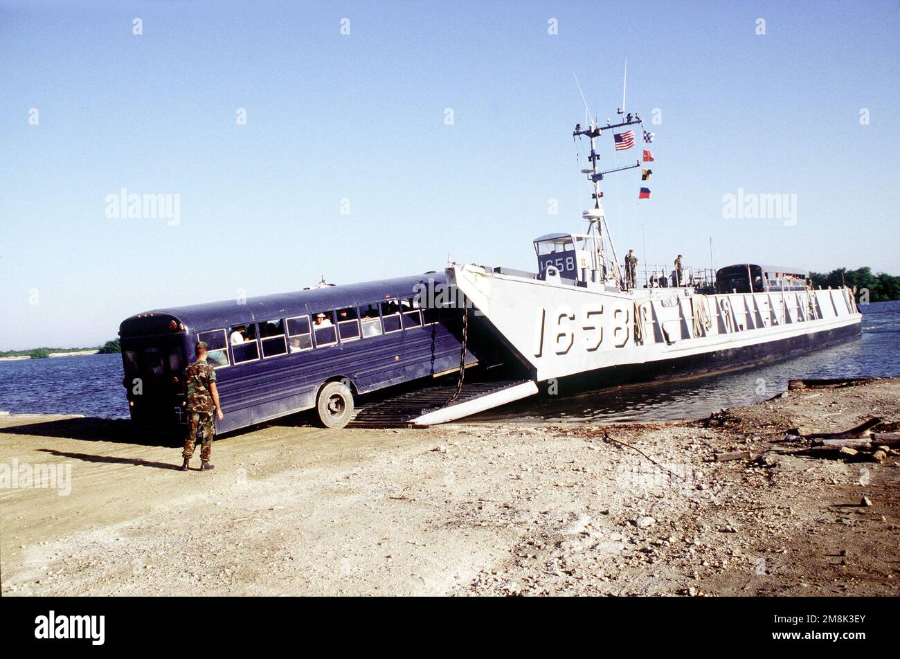 Buses loaded with Cuban voluntary repatriates are loaded onto the ...