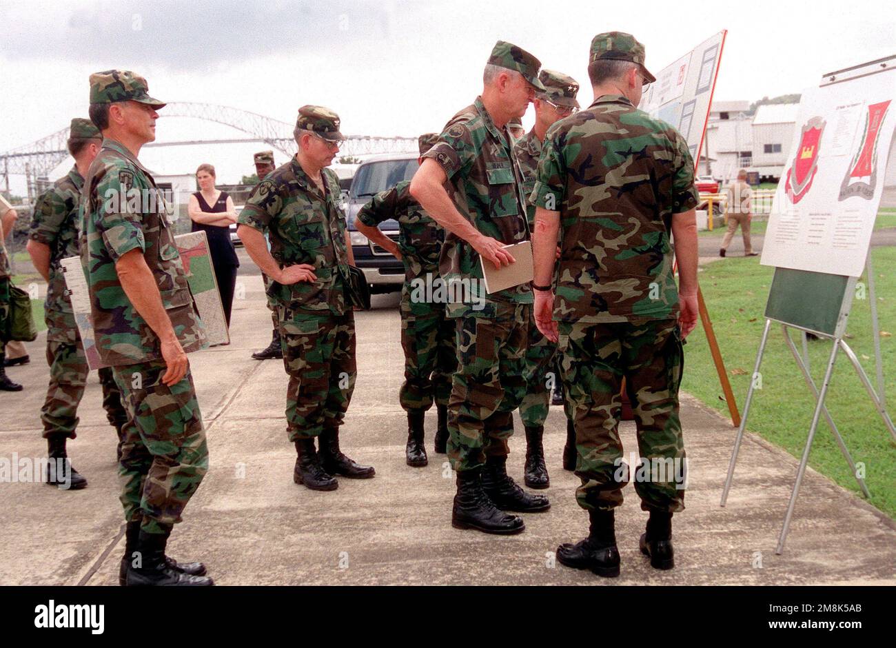 GEN. Dennis J. Reimer, US Army CHIEF of STAFF is briefed by US Army ...