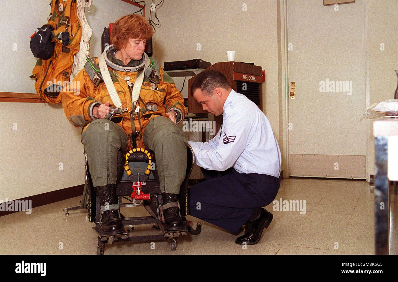 Aircraft egress exercise hi-res stock photography and images - Alamy