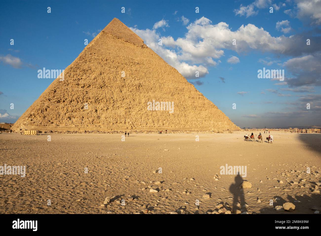 Cairo city behind the pyramid of Khafre or of Chephren the second ...