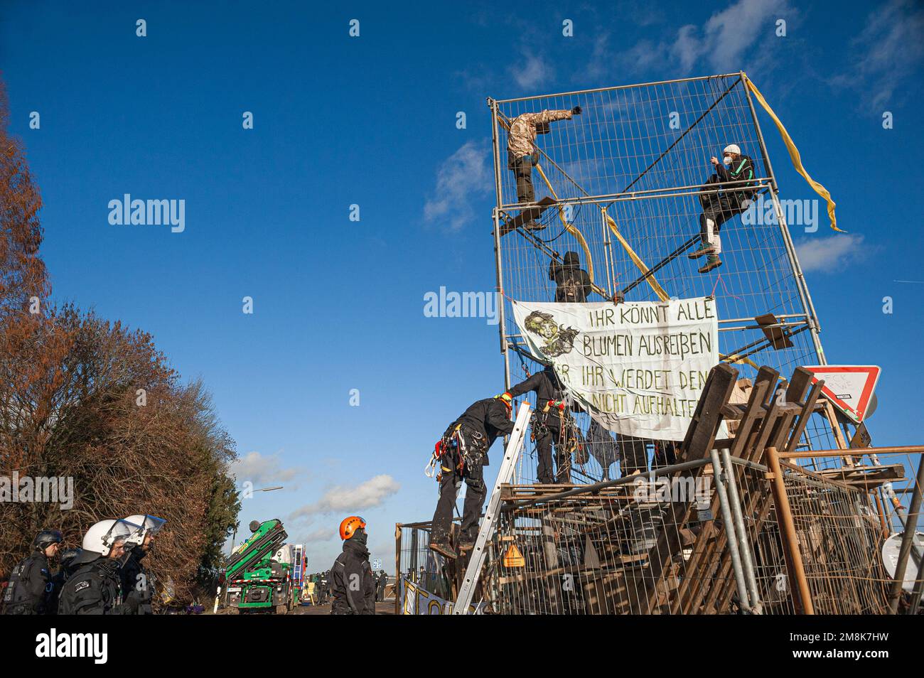 Lutzerath, Germany. 11th Jan, 2023. Heavy equipment and police start to ...