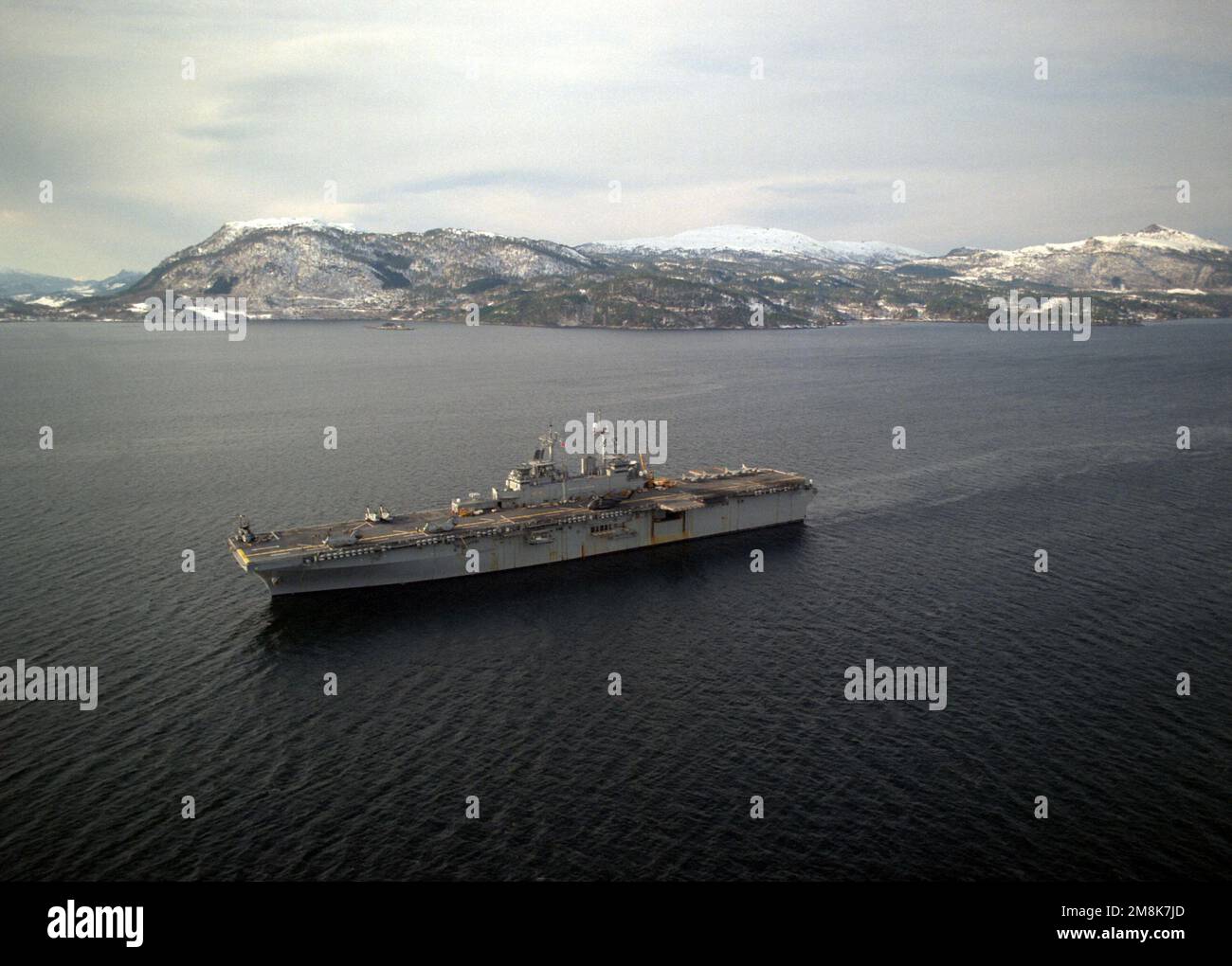 An aerial port bow view of the amphibious assault ship USS WASP (LHD-1 ...