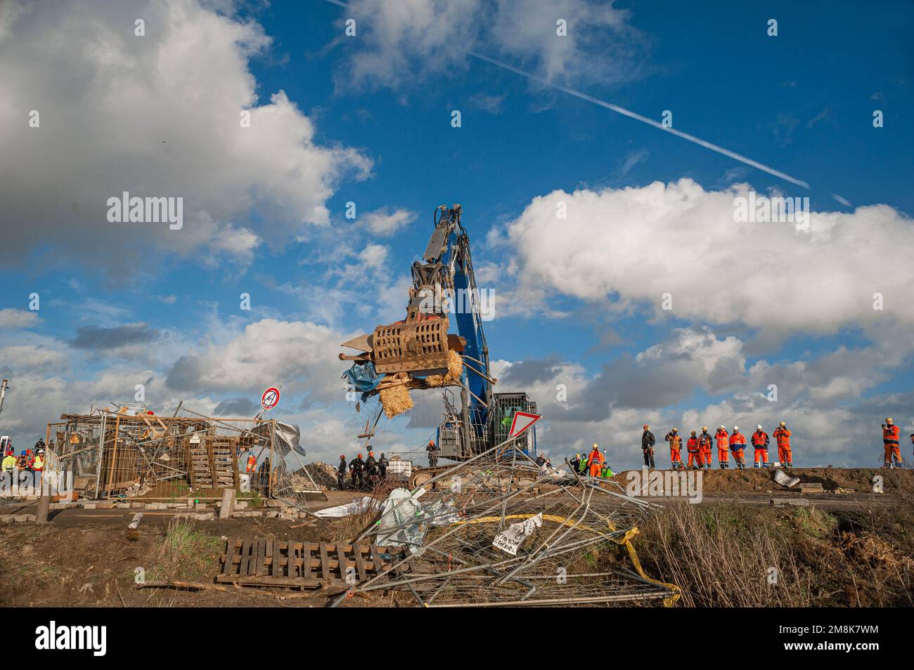 Lutzerath, Germany. 11th Jan, 2023. Heavy equipment and police start to ...