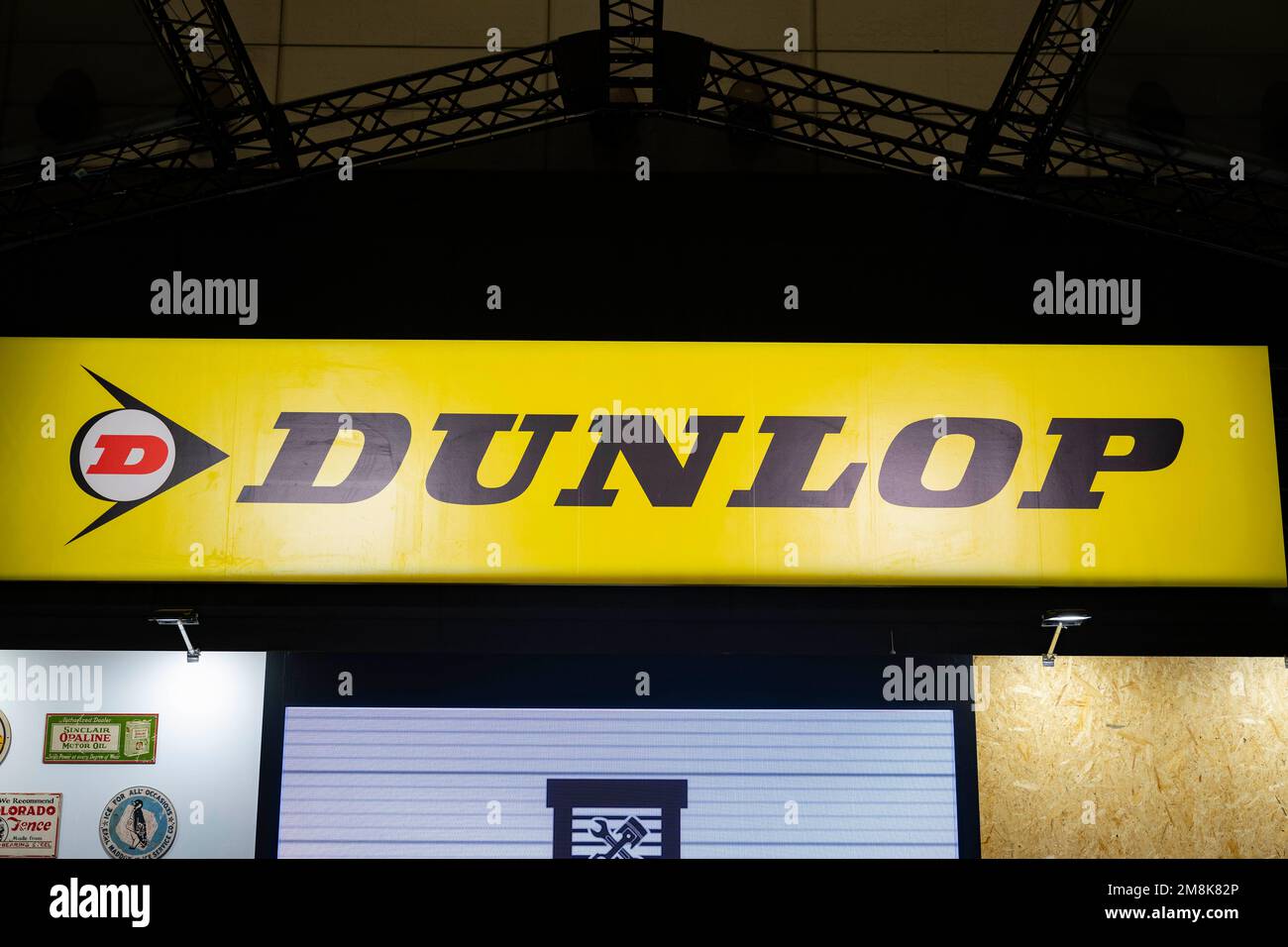 Dunlop logo hi-res stock photography and images - Alamy