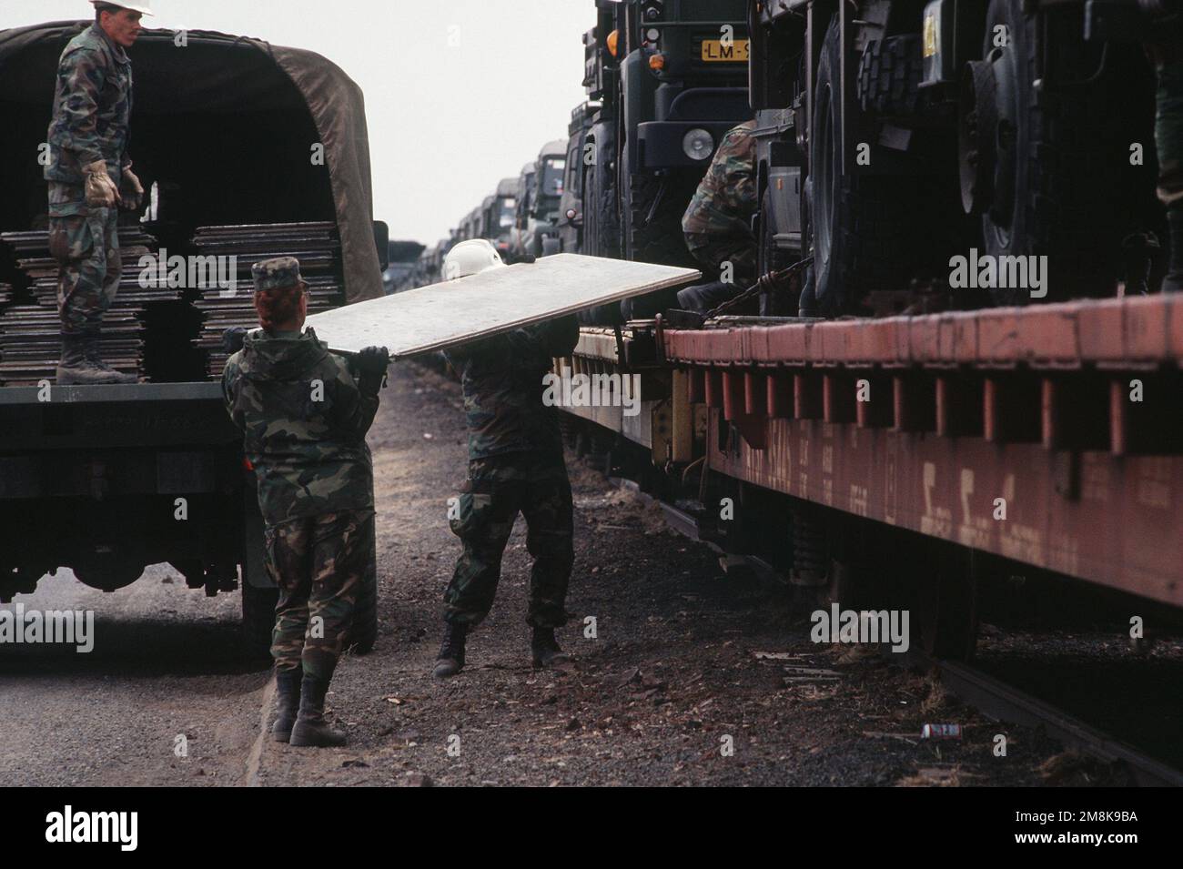 United States Army personnel and air force personnel of the Netherlands ...