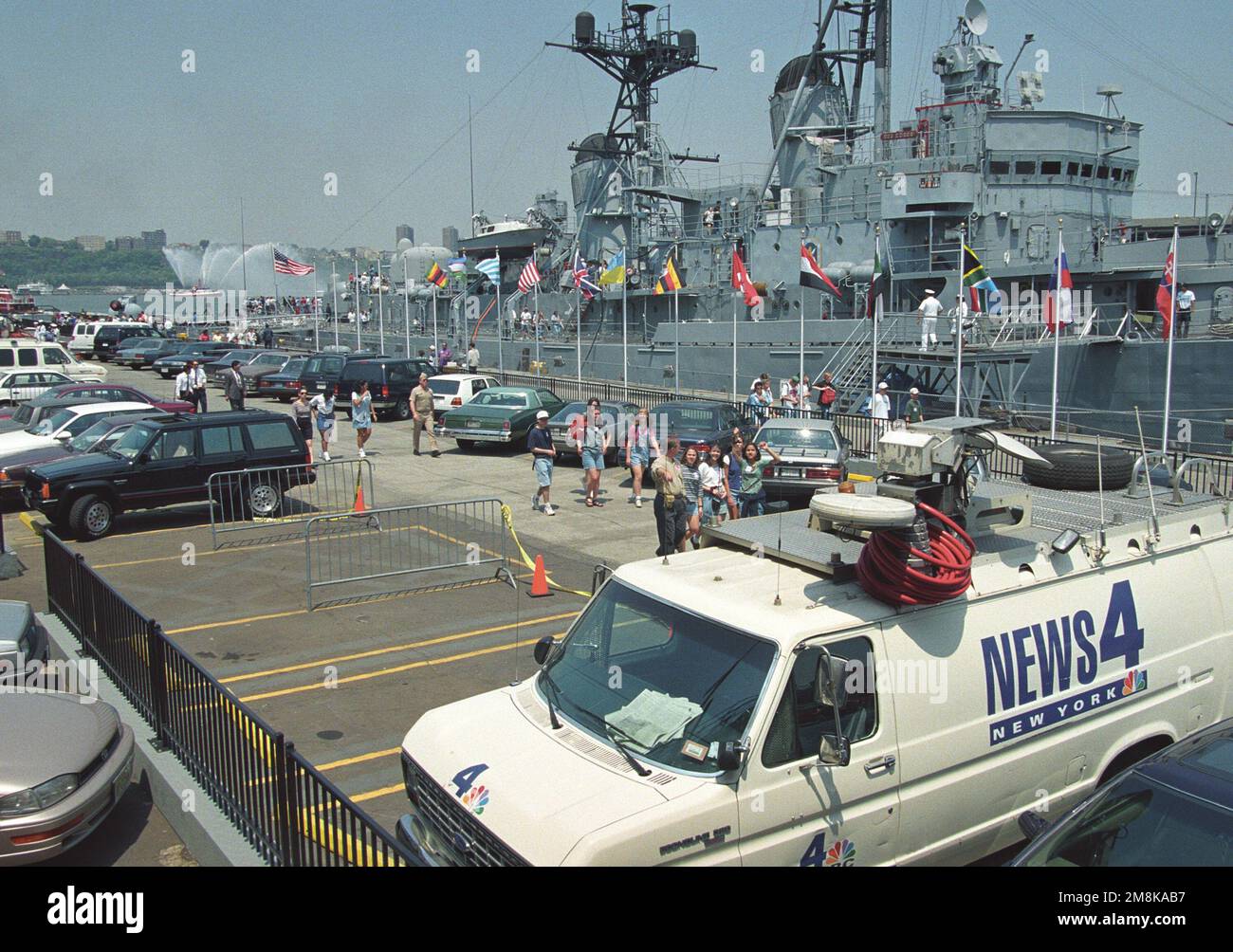 Uss edson hi-res stock photography and images - Alamy