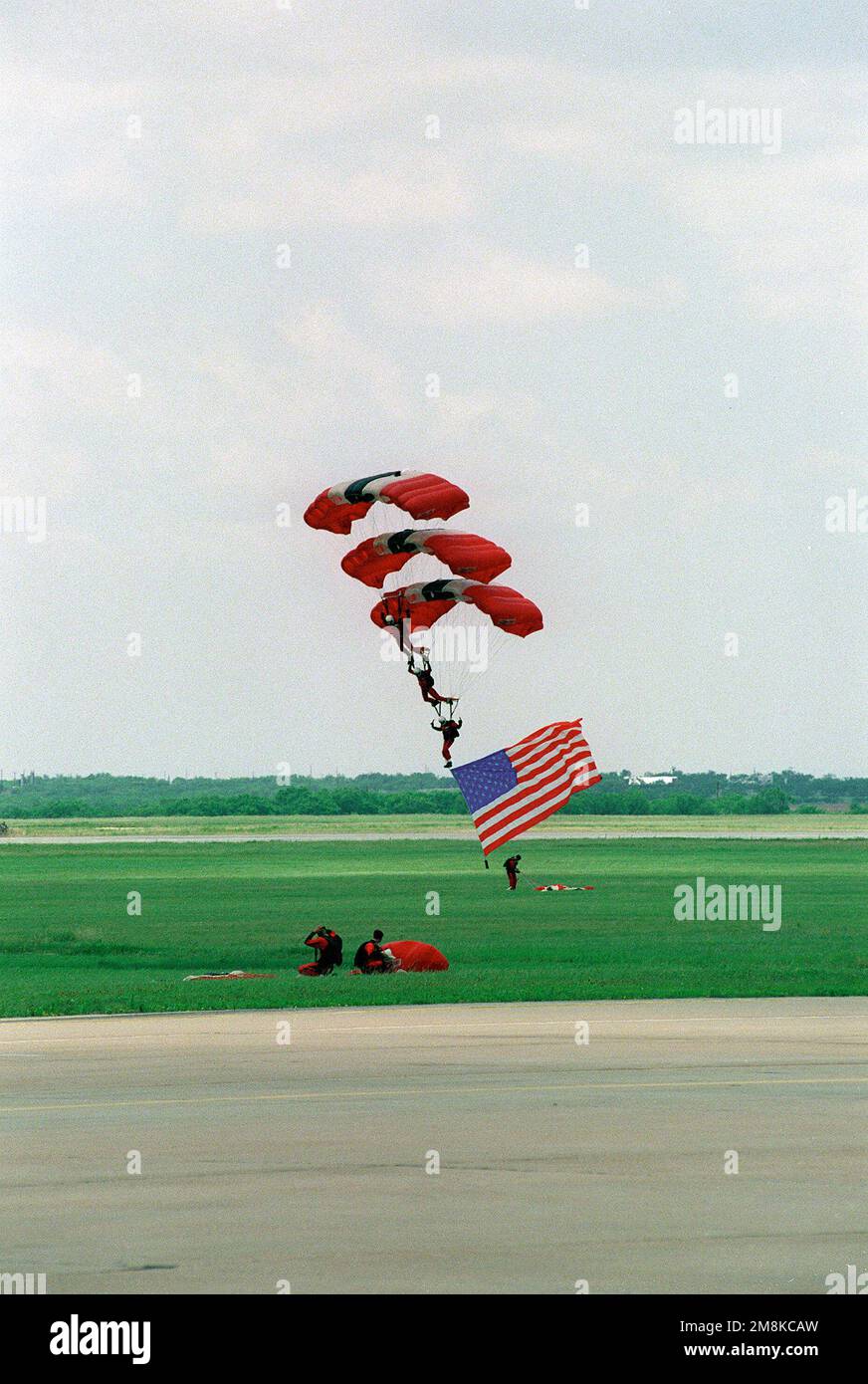 The "Red Devils" parachutists from British Army drop in at the Big ...