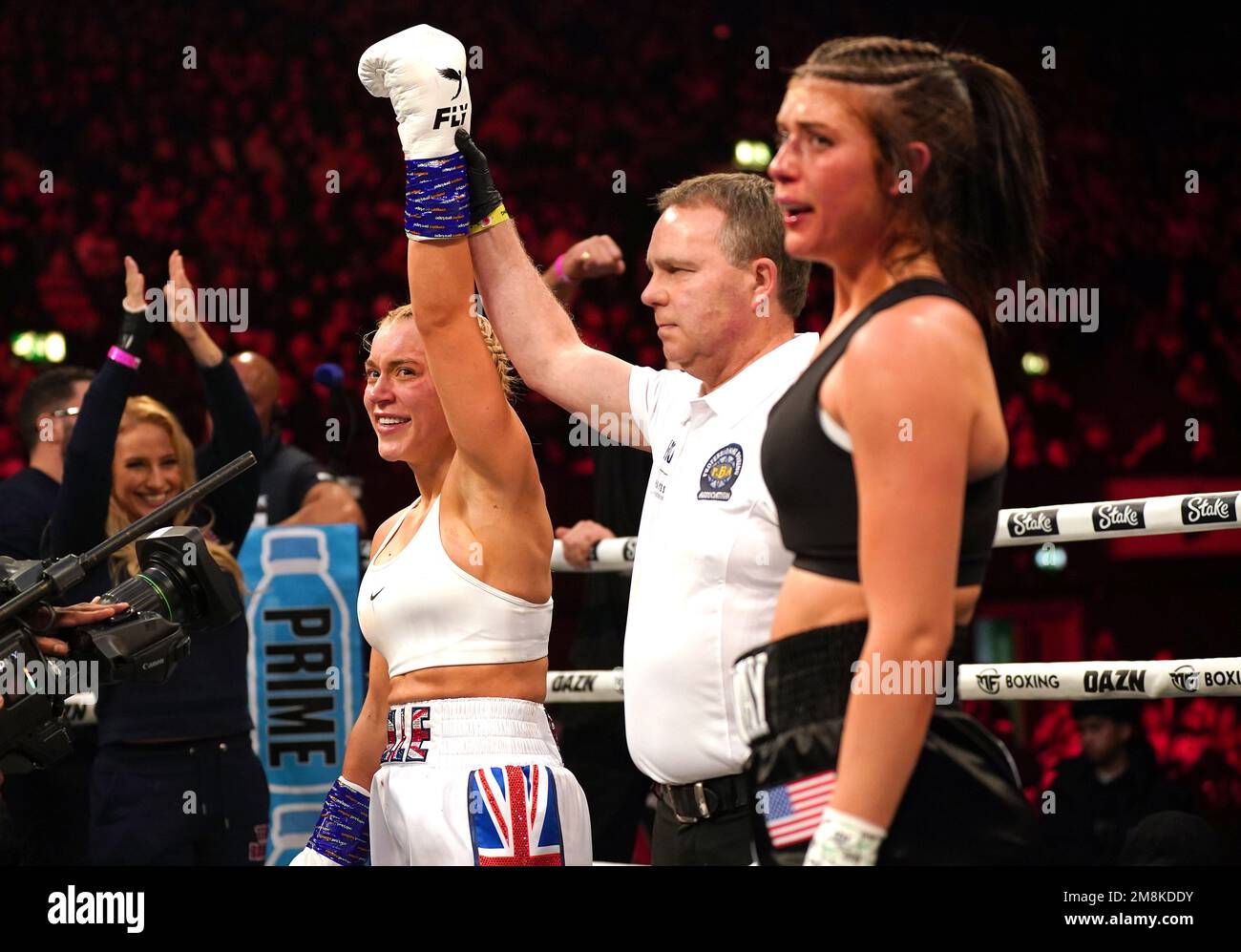 Elle Brooke (left) celebrates victory against Faith Ordway in the super ...