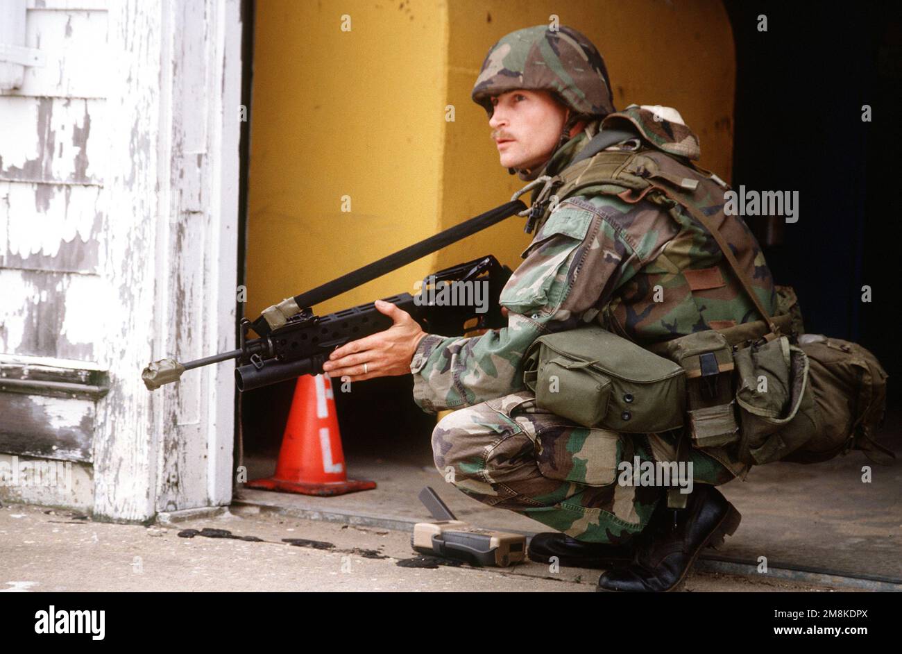 US Navy PETTY Officer 1ST Class Rich Graves, Explosive Ordnance ...