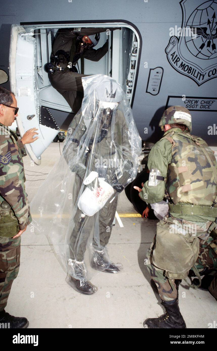 Support personnel from the 92nd Aerial Refueling Wing, Fairchild Air ...