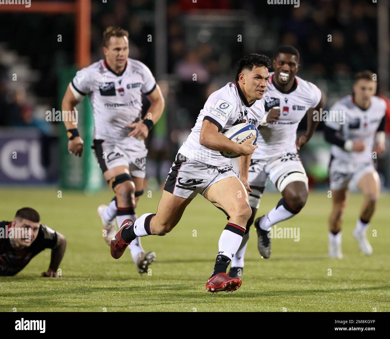 Josia Maraku of Lyon Rugby breaks away to score a try during the ...