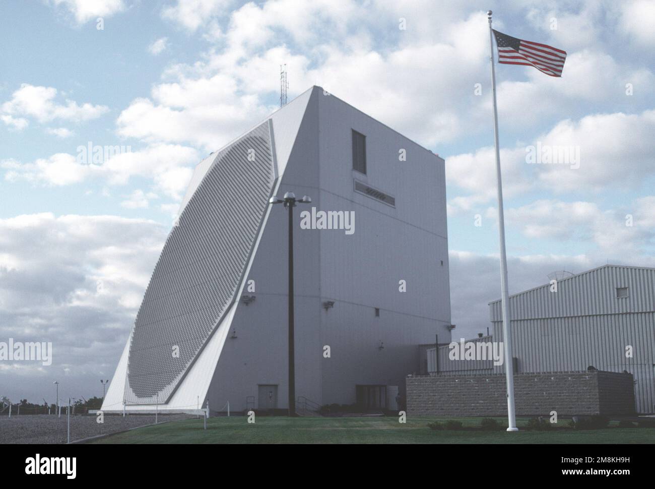 6th Space Warning Squadron's PAVE PAWS (An Early Warning, phased-array ...