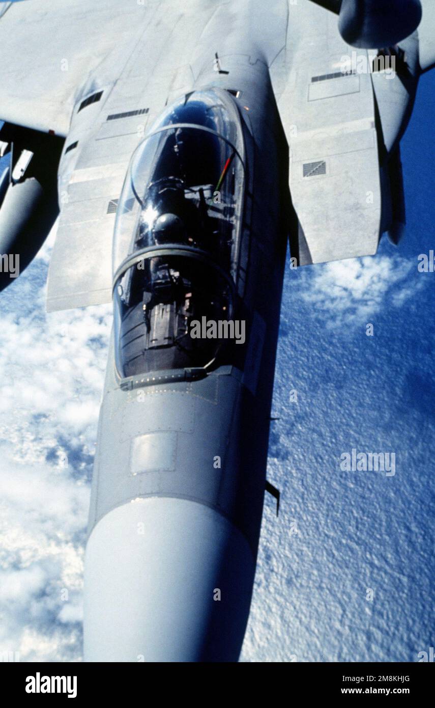 A close up view of a US Air Force F-15 Eagle as it connects to the ...