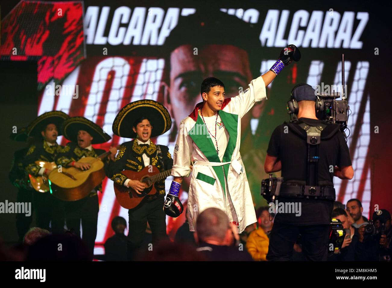 Wembley arena boxing crowd hi-res stock photography and images - Alamy