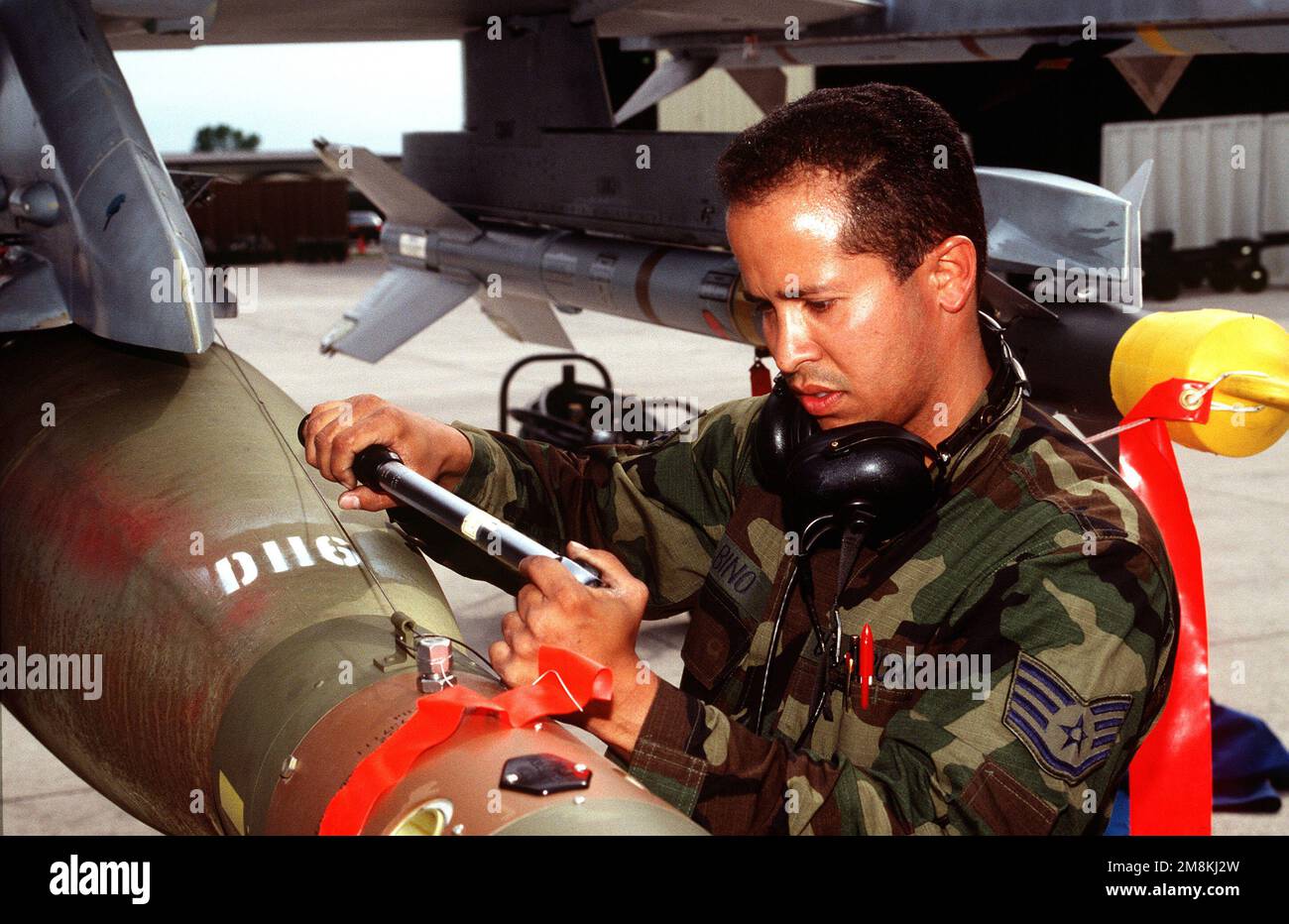 Weapon loaders load GBU-10 munitions onto a US Air Force F-16C Fighting ...